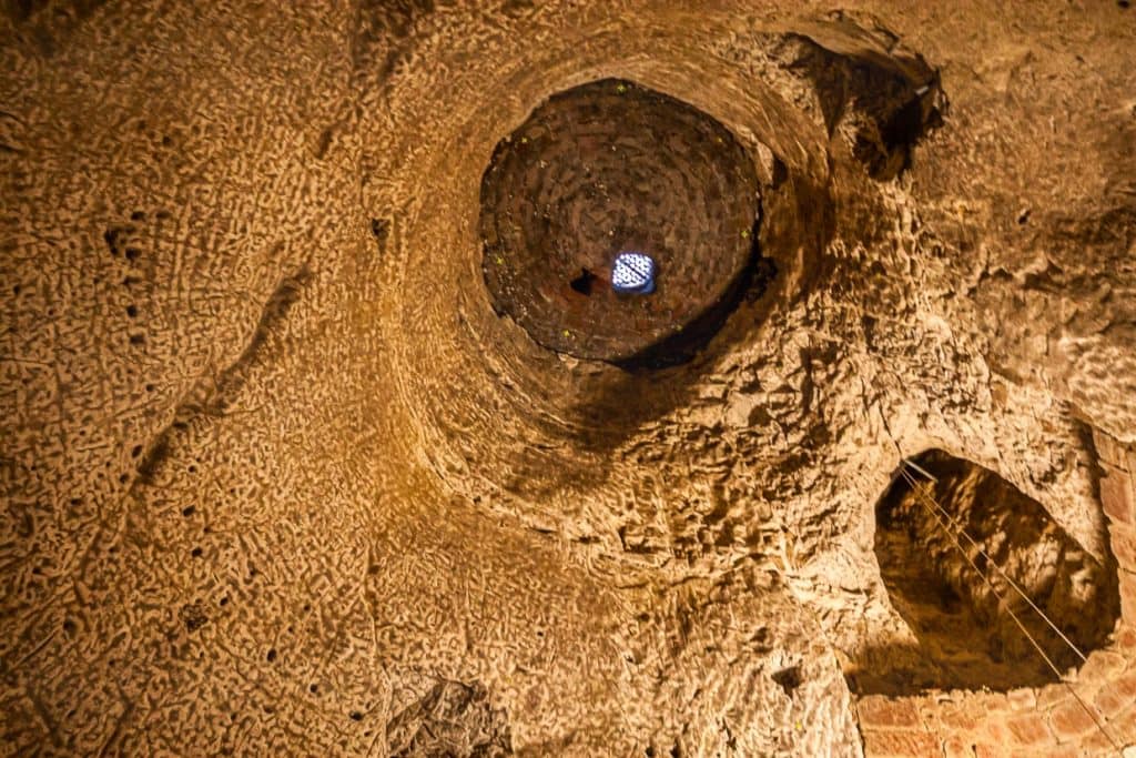 Royston Cave – la cueva misteriosa - Tellerrand-Stories en Español